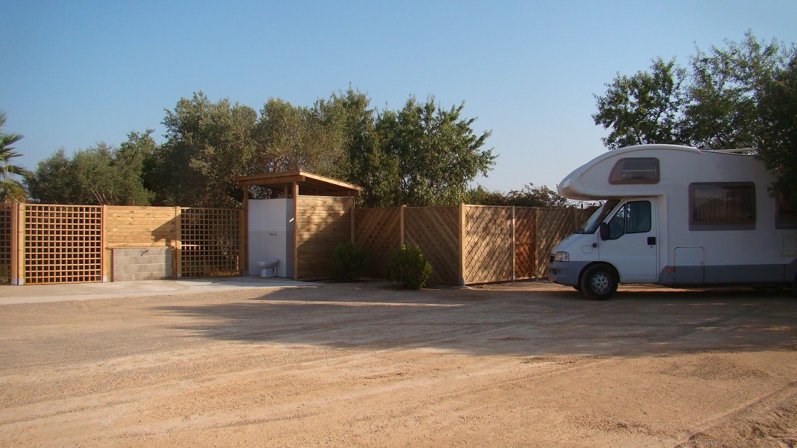 Area de servicio de autocaravanas de Bellvei del Pendés: Nueva area de ... Area de servicio de autocaravanas de Bellvei del Pendés: Nueva area de ...
