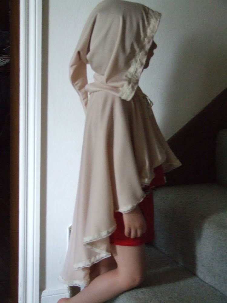 Idealeon How To Make A Children s Elf Cape idealeon-how-to-make-a-children-s-elf-cape