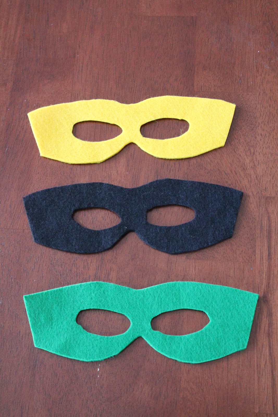 Serving Pink Lemonade: Gifts Kids Can Make: Super Hero Masks