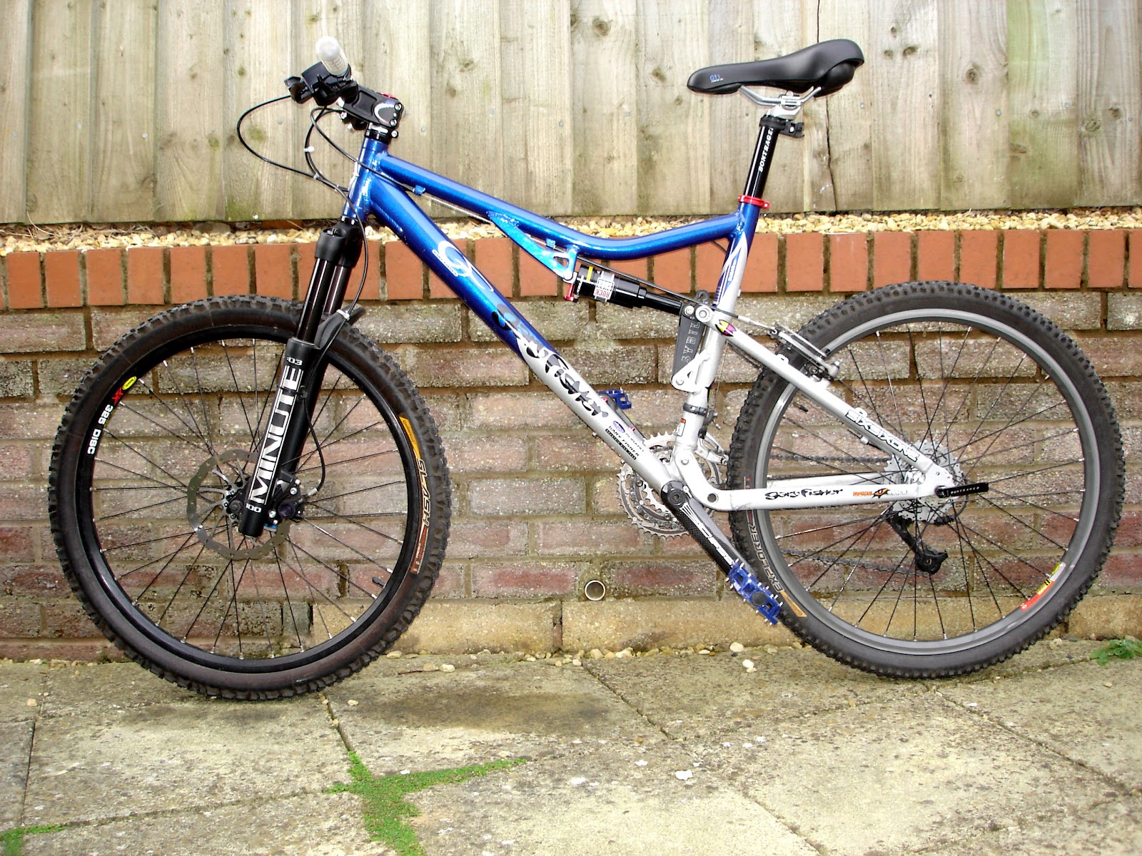 The Traveller: Biking at England, UK The Traveller: Biking at England, UK