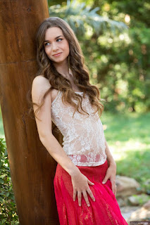 JNN Digital: Tali Dova conquista el bosque con sus encantos para Digital Desire