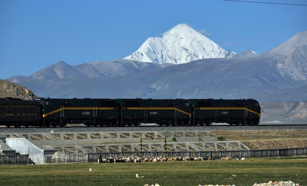 Train to Tibet: Qinghai—Tibet Railway in Others’ Eyes Train to Tibet: Qinghai—Tibet Railway in Others’ Eyes