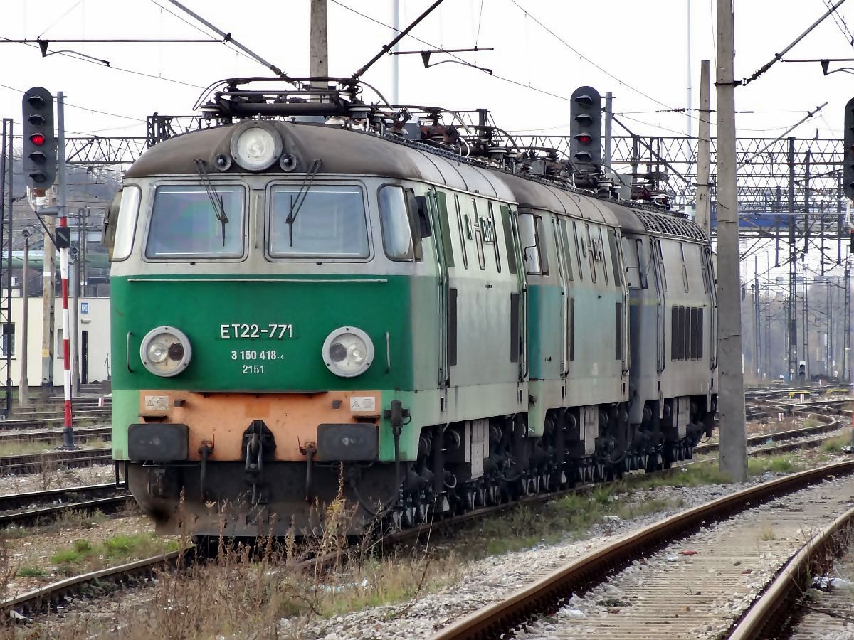 ET22-771 na czele pociągu lokomotyw towarowych | Kolejowe Kielce