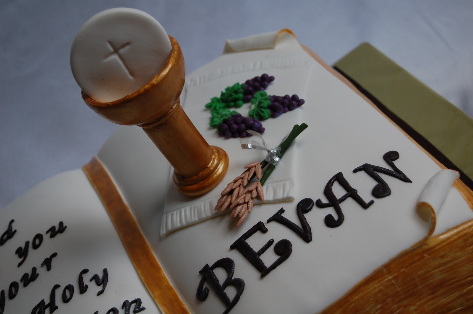 CUSTOMISED CAKES BY JEN: First holy Communion Bible Cake CUSTOMISED CAKES BY JEN: First holy Communion Bible Cake