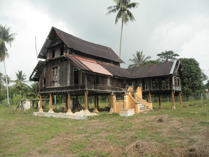 SENI LAMA MELAYU (MALAY OLDEN ART): Sebuah rumah lama di (An old house ... SENI LAMA MELAYU (MALAY OLDEN ART): Sebuah rumah lama di (An old house ...