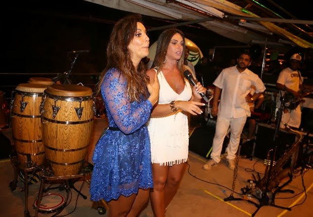 Simplemente Ivete Argentina: Com homenagem, Ivete Sangalo recebe Nicole Bahls no palco em Sergipe