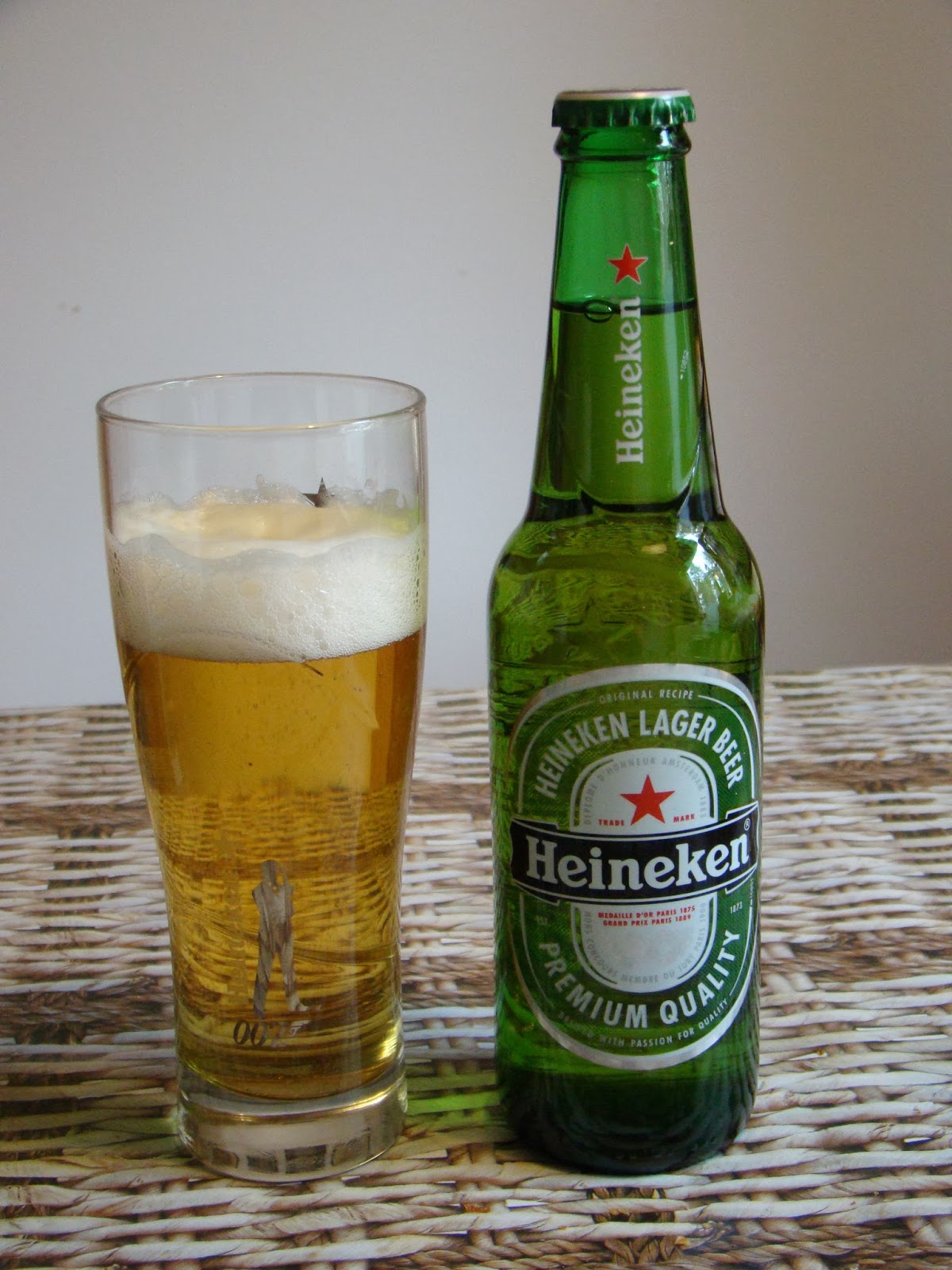 007 TRAVELERS: 007 Drink: Heineken beer in the bottle