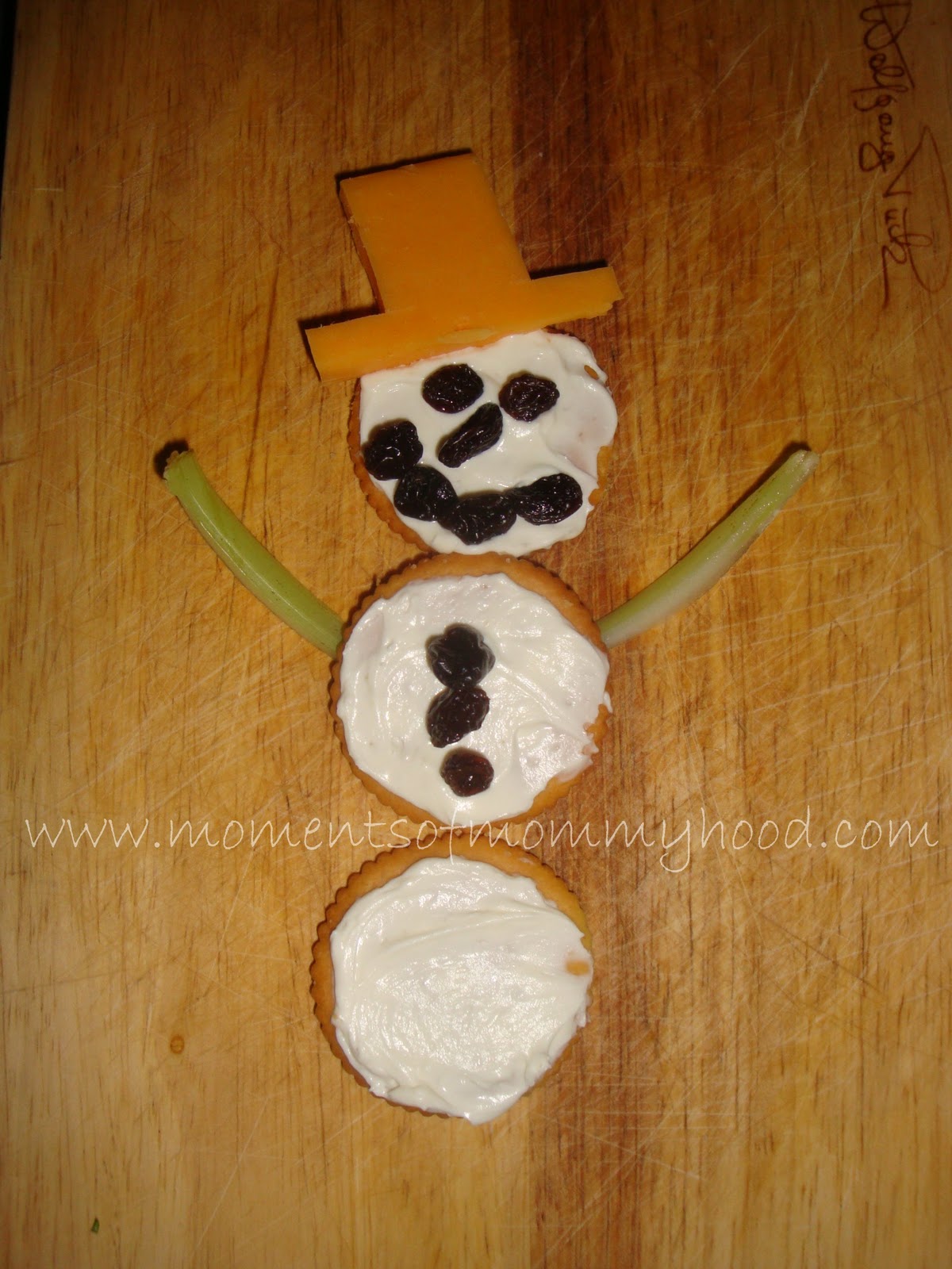 Moments of Mommyhood: A Simple Snowman Snack