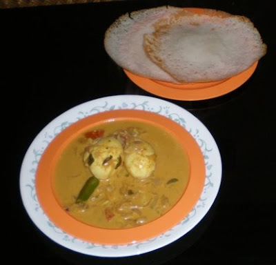 Niya's World: Appam & Egg curry ( Appavum muttacurryum )