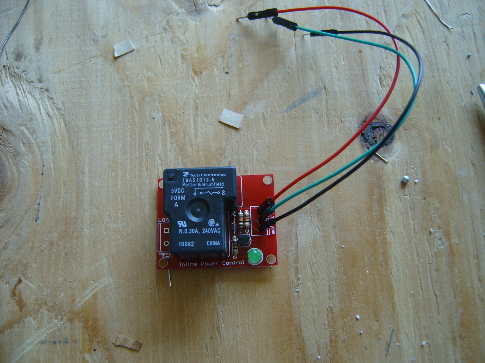 Synapse Lab: relay -push button on arduino switches on 120V (light) for ... Synapse Lab: relay -push button on arduino switches on 120V (light) for ...
