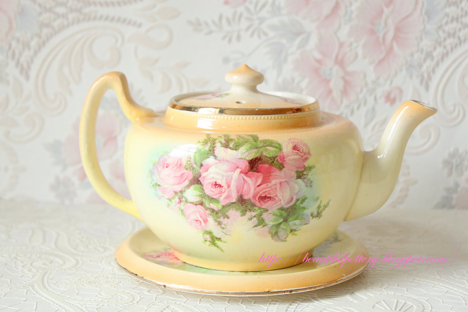 BEAUTIFUL POTTERY Vintage Teapot With Stand beautiful-pottery-vintage-teapot-with-stand