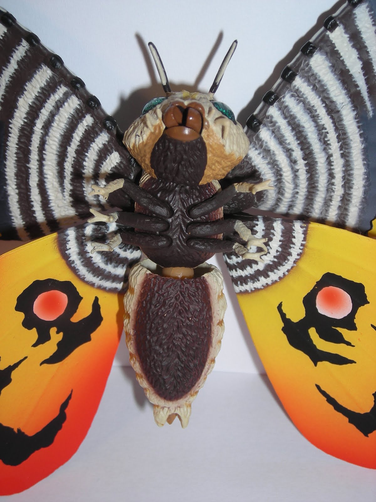My Shiny Toy Robots: Toybox REVIEW: Revoltech SFX Mothra