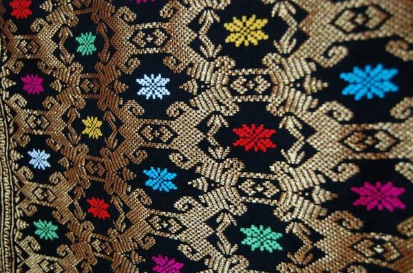 Rosmia Info: Apa Itu Kain Songket Lombok