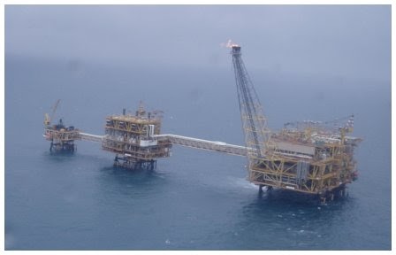 hot!! gambar pelantar minyak dalam perairan kelantan! tolong sebarkan! - Kerabu Bersuara