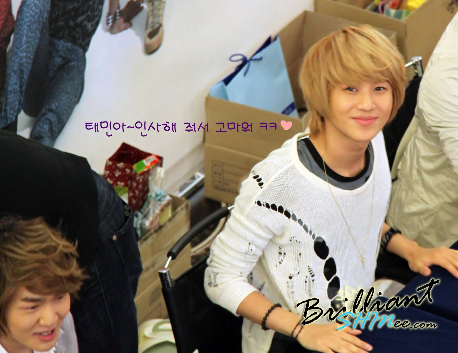 the Shining SHINee world: [Fan Photos] Taemin at Hello Album Fansign 101024 Part II