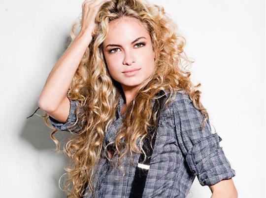 tudo sobre famous: A atriz Lua Blanco conta como garantiu o papel na novela "Rebelde" da Record
