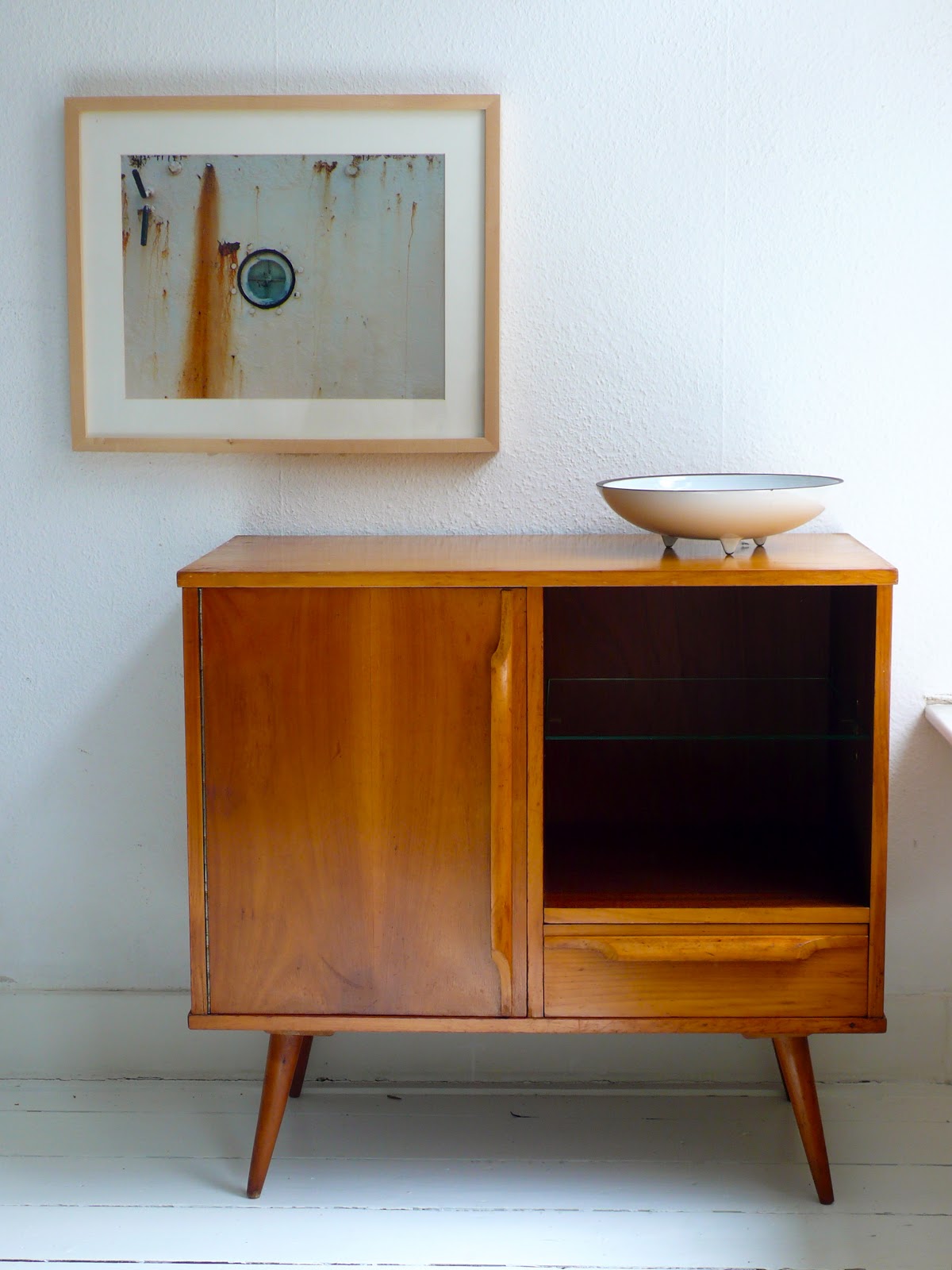 Victors Vintage Vondsten: Vintage kastje Dutch design