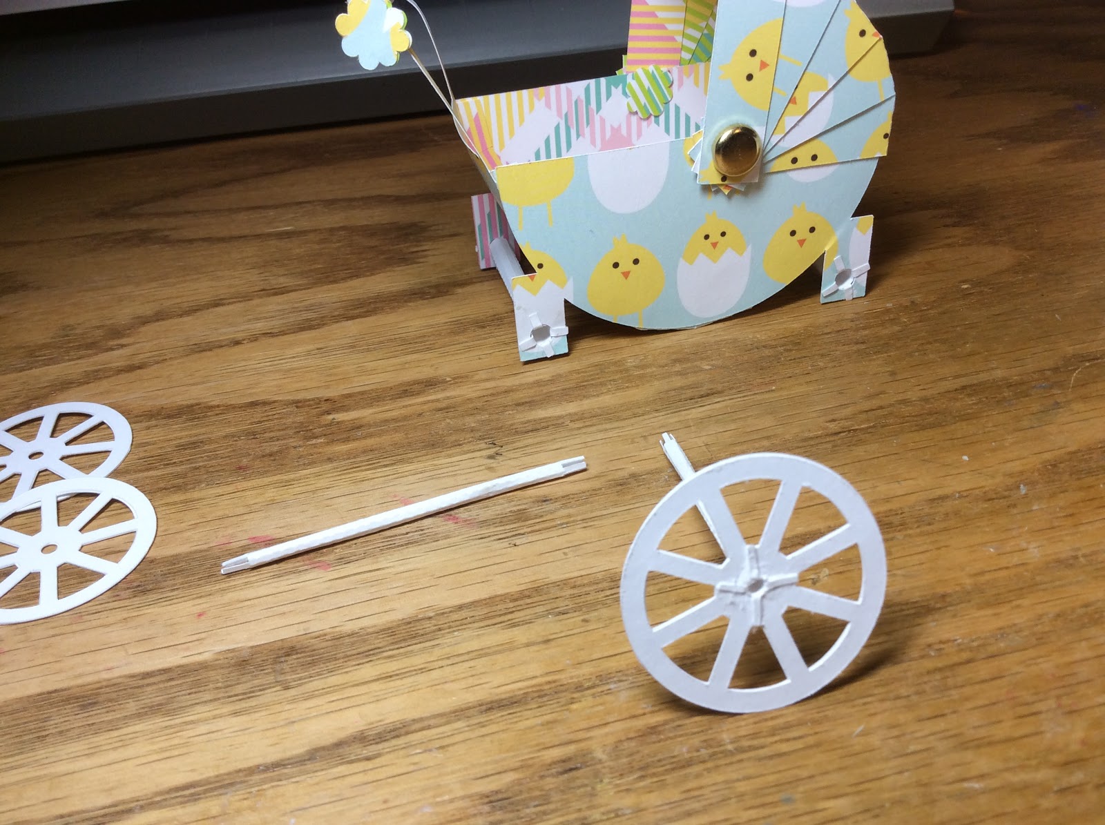 Papercrafts and other fun things: A Paper Baby Carriage For a Baby Shower