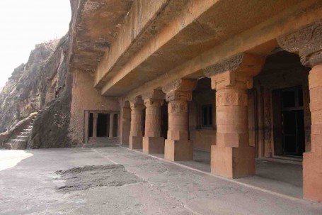 De lo humano a lo divino: CUEVAS DE AJANTA