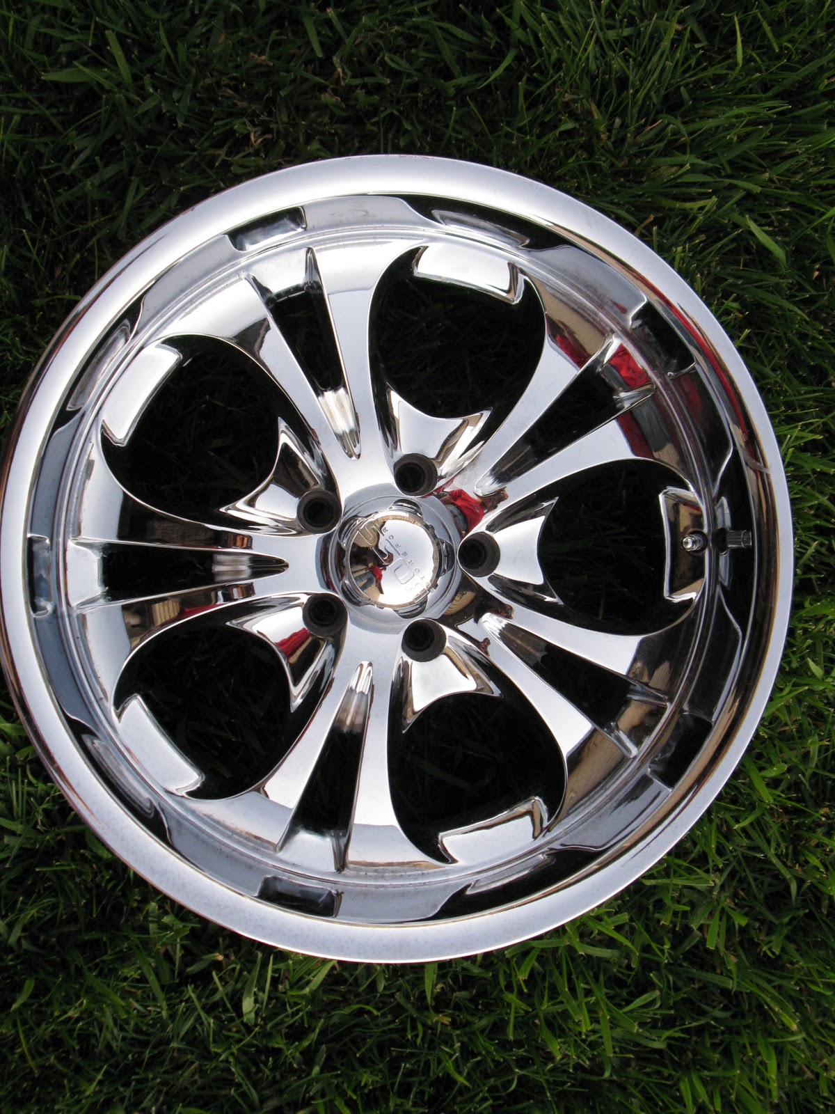 billjenw@gmail.com: Boss 18" chrome wheels can be a package deal!