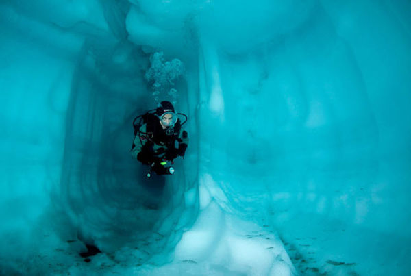15 Pics to see inside the ice Water - Ice Diving