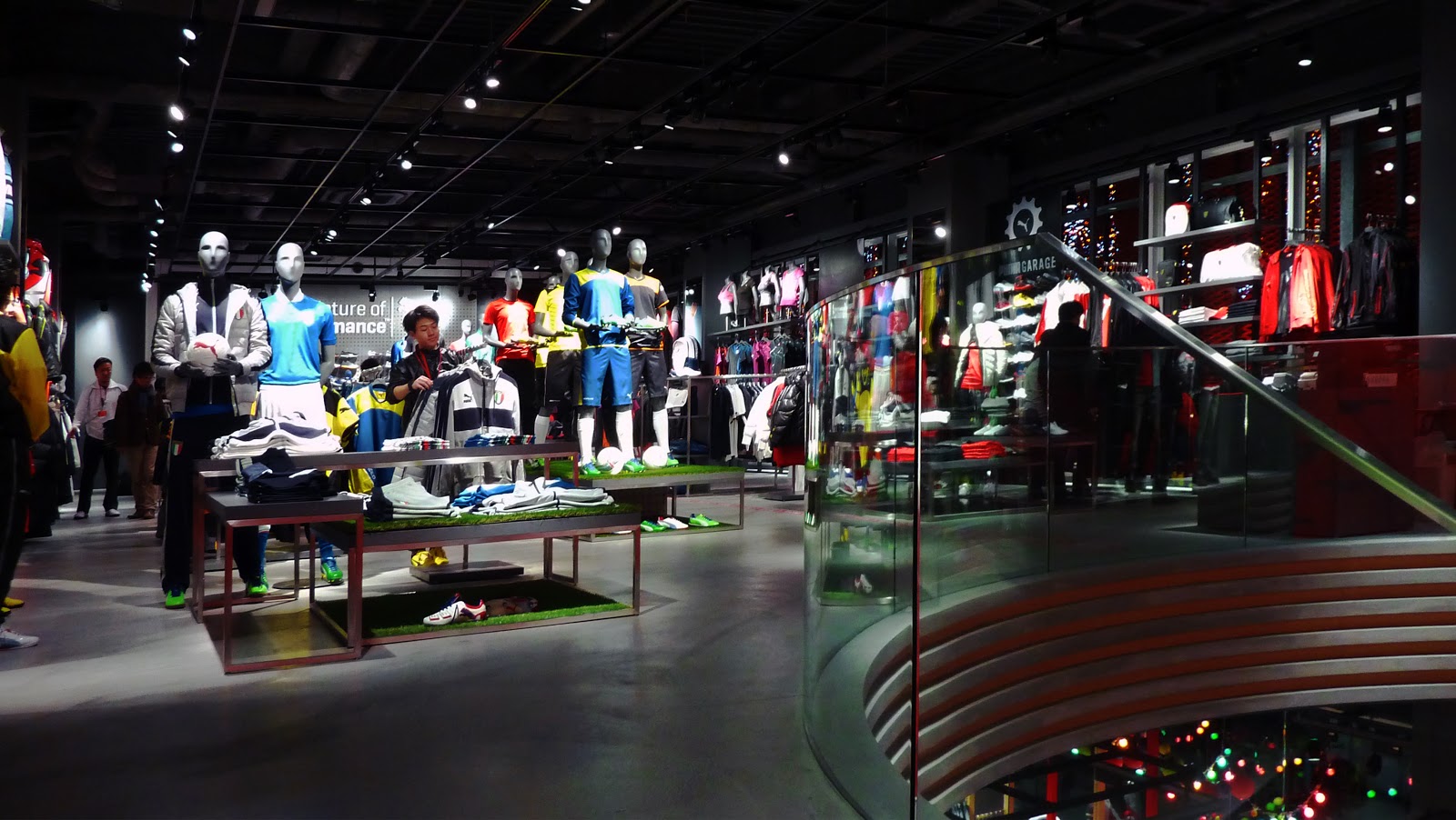 javipop visual: ATARASHI !!! OSAKA PUMA CONCEPT STORE