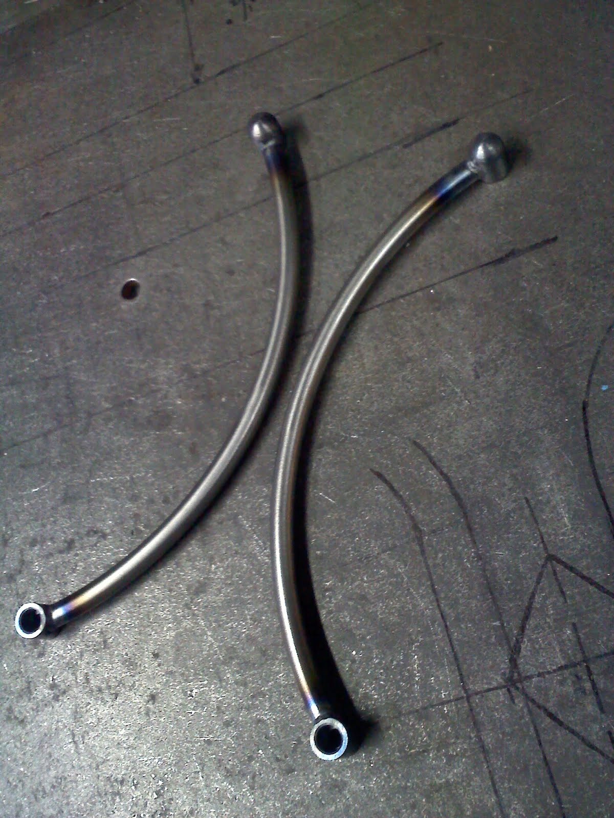 FRONT ST CYCLE: simple fender struts