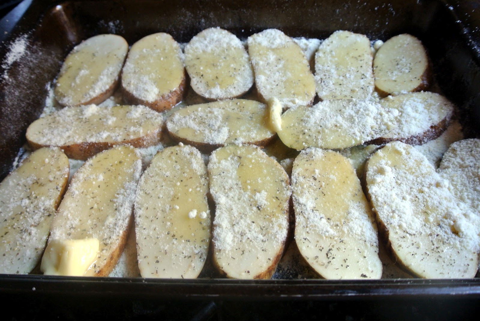 Mom, What's For Dinner?: Cheesy Garlic Potato Heaven!