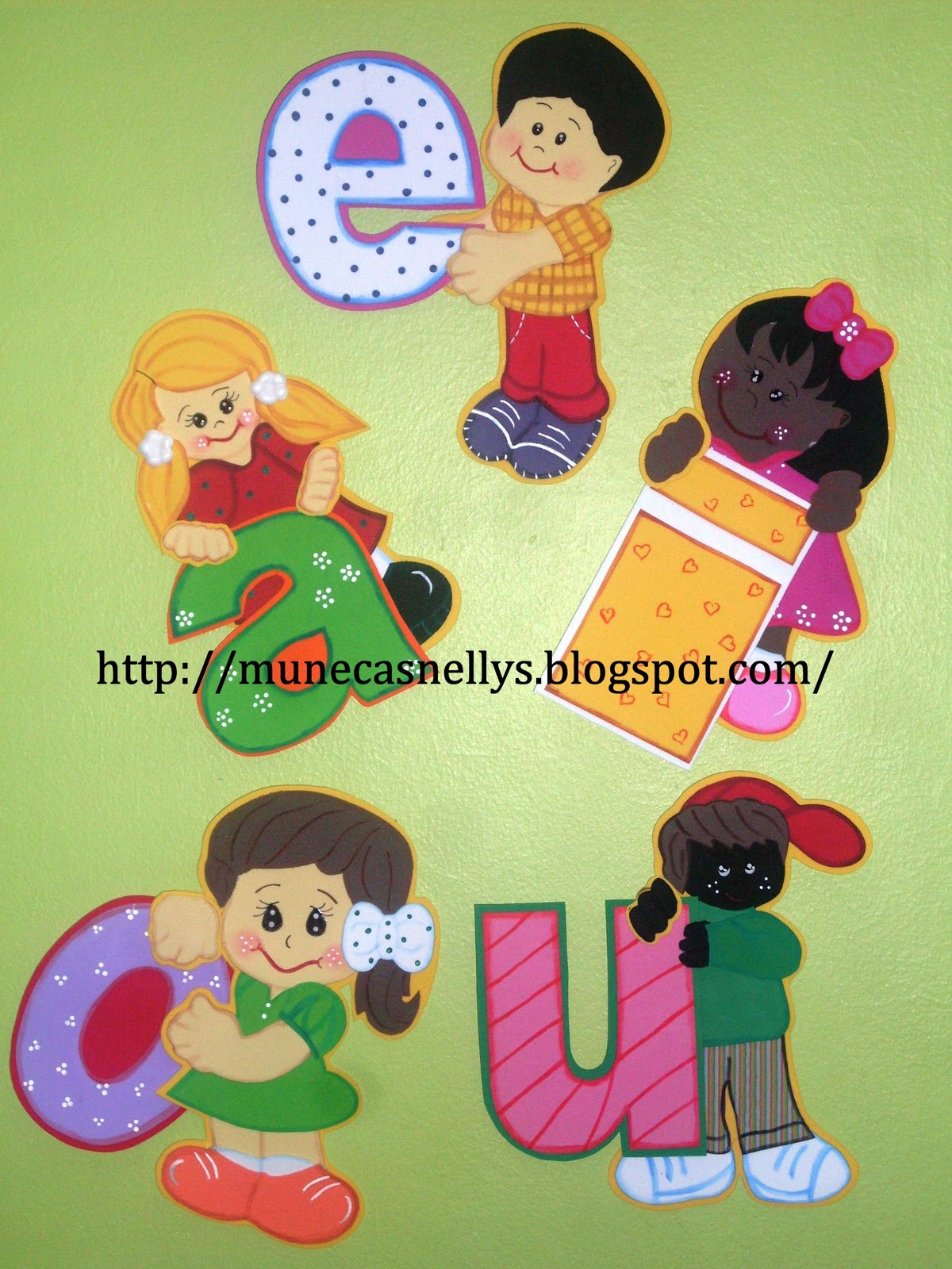 LAS MUÑECAS DE NELLYS...: CURSO DE VOCALES DECORADAS