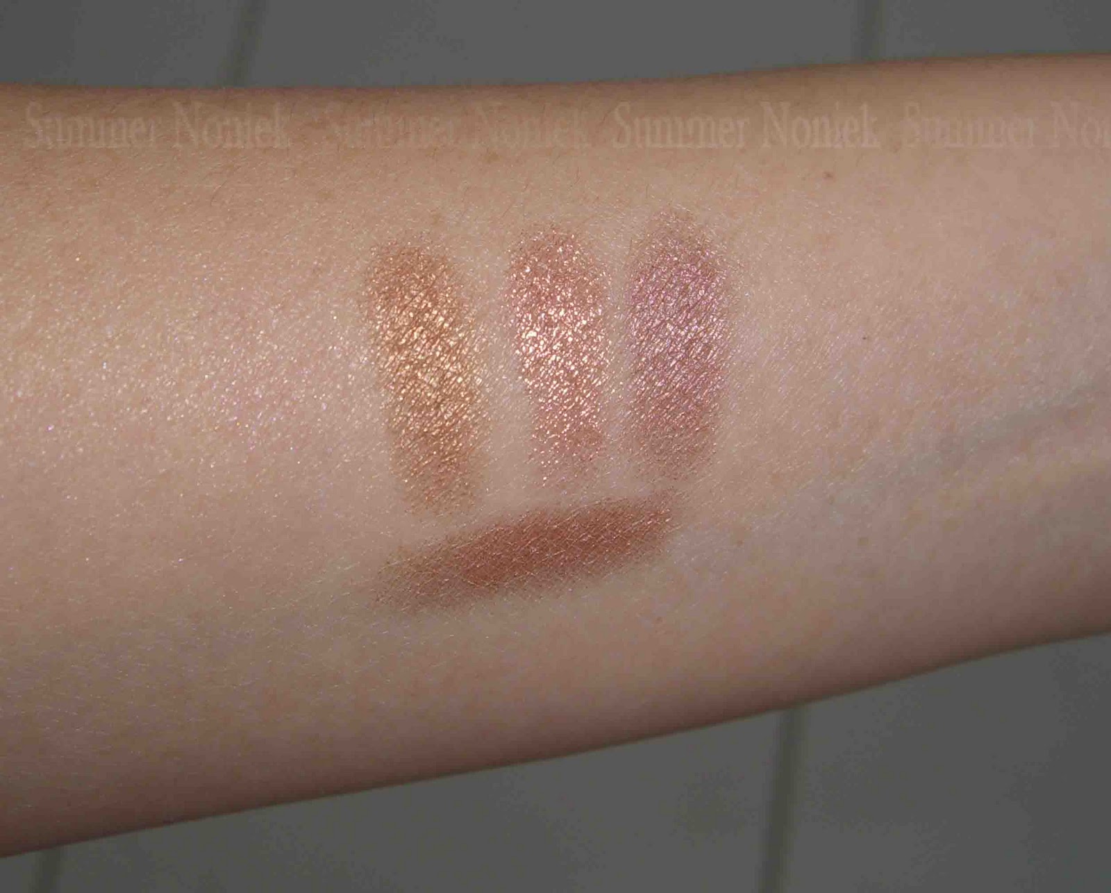 NONIEK: Mac Pigment Tan vs UD Toasted swatch