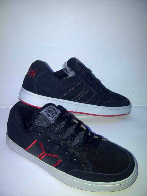 Sepatu Macbeth (Tom Delonge) - BaseOL Shop