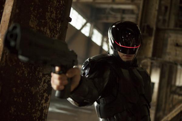 SNEAK PEEK : "RoboCop": Your Move Creep