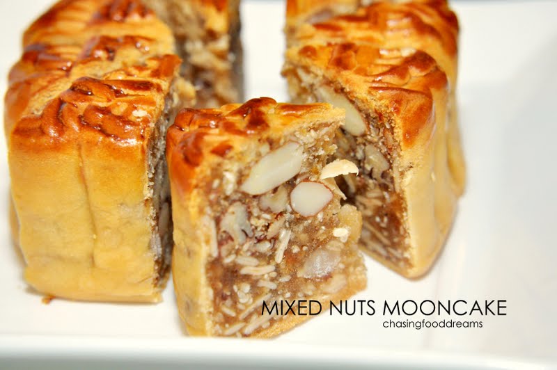 CHASING FOOD DREAMS: Hong Kong Mei-Xin (MAXIM) Mooncakes: Bringing in ...