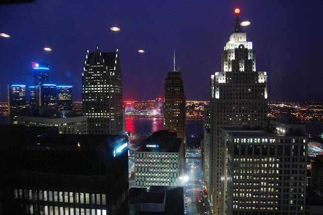 Eat It Detroit: [Model D] SkyBar and Lounge now open on 33rd floor ...