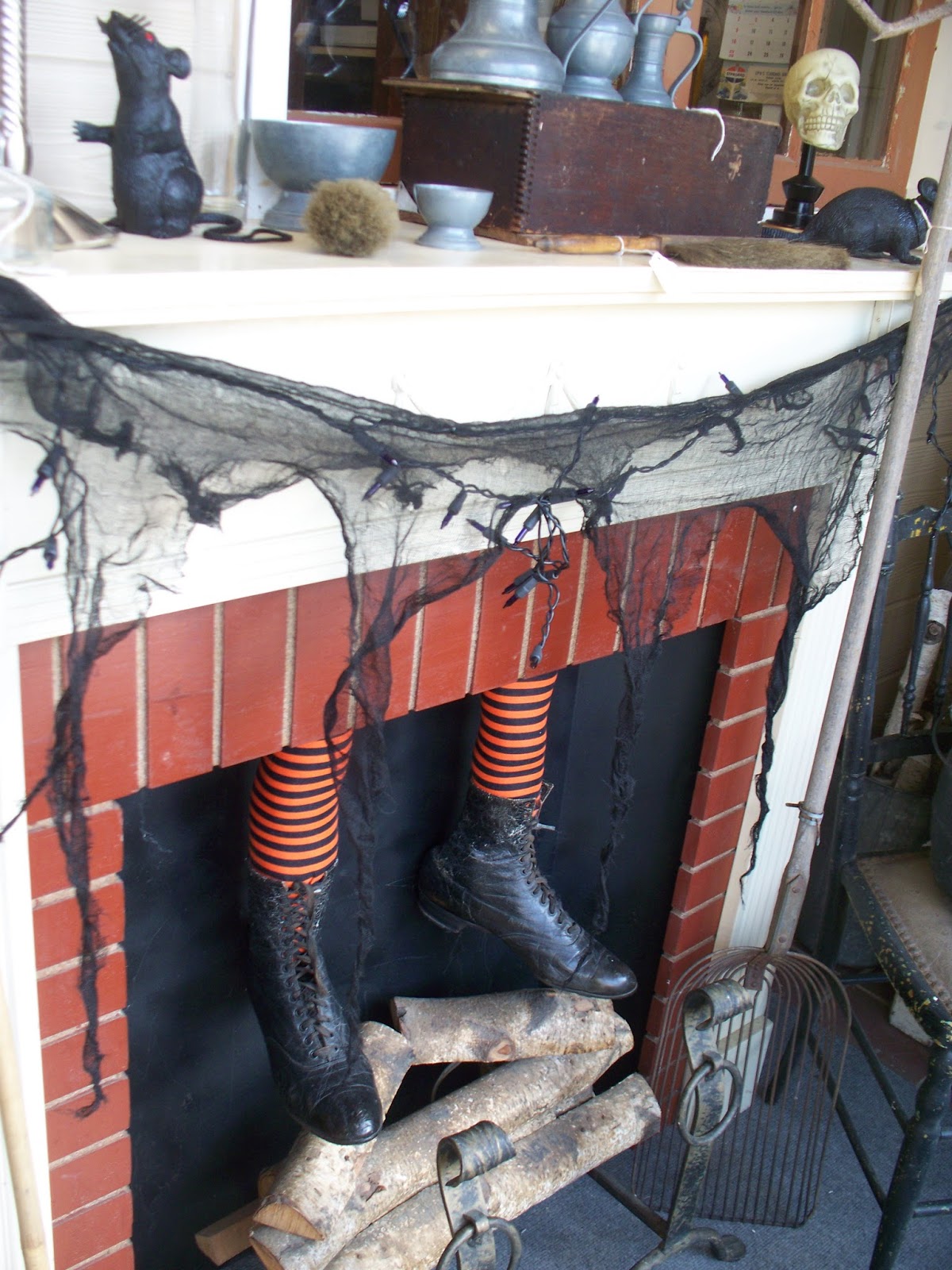 Prims By The Water: Witchy Store Displays