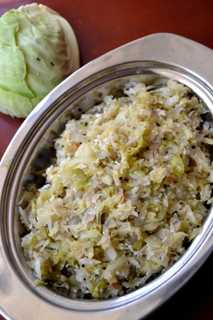 Vaniensamayalarai: Cabbage Poriyal / Muttakos Curry