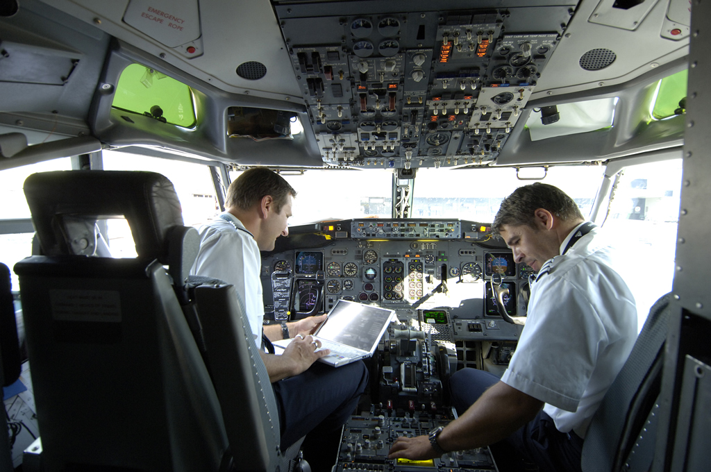 Apa Yang Harus Dilakukan Pilot Sebelum Menerbangkan Pesawat Terbang?