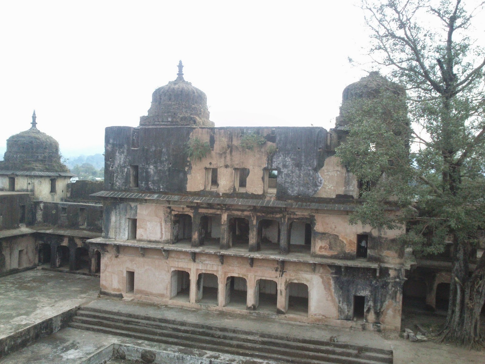 Mandla Ramnagar moti mahal (m.p.) india pics | मंडला रामनगर मोती महल