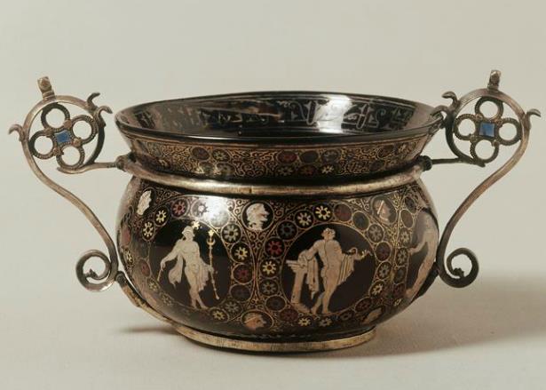 Beyond Borders: The Venice Cup and the Allure of Kufic