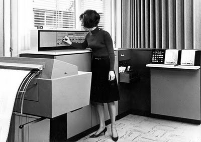 Ciri-ciri dan Contoh Komputer dari Generasi Pertama - Achiel Blog