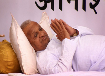 MTHANIGAVEL: Anna Hazare & Anti-corruption Movement.