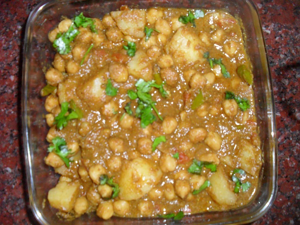 Alu Chole - Potatoes And Chick Peas In Spicy Gravy