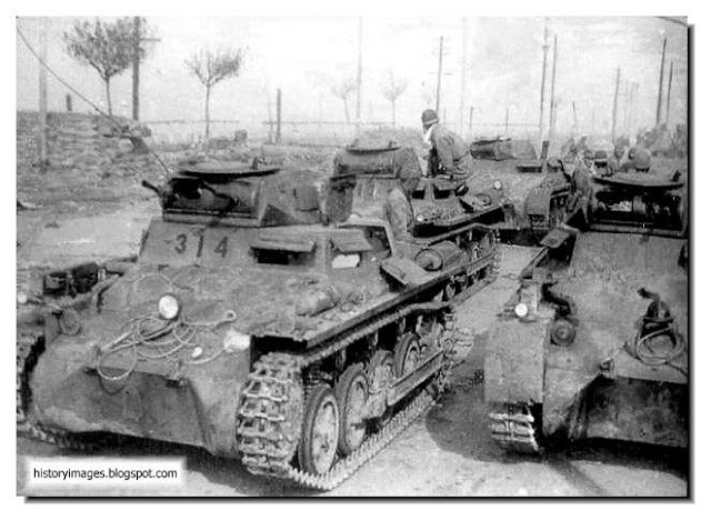 HISTORY IN IMAGES: Pictures Of War, History , WW2: Japanese Invasion Of ...