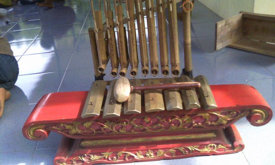 table wood natural: not angka tombo ati (gamelan/angklung version)