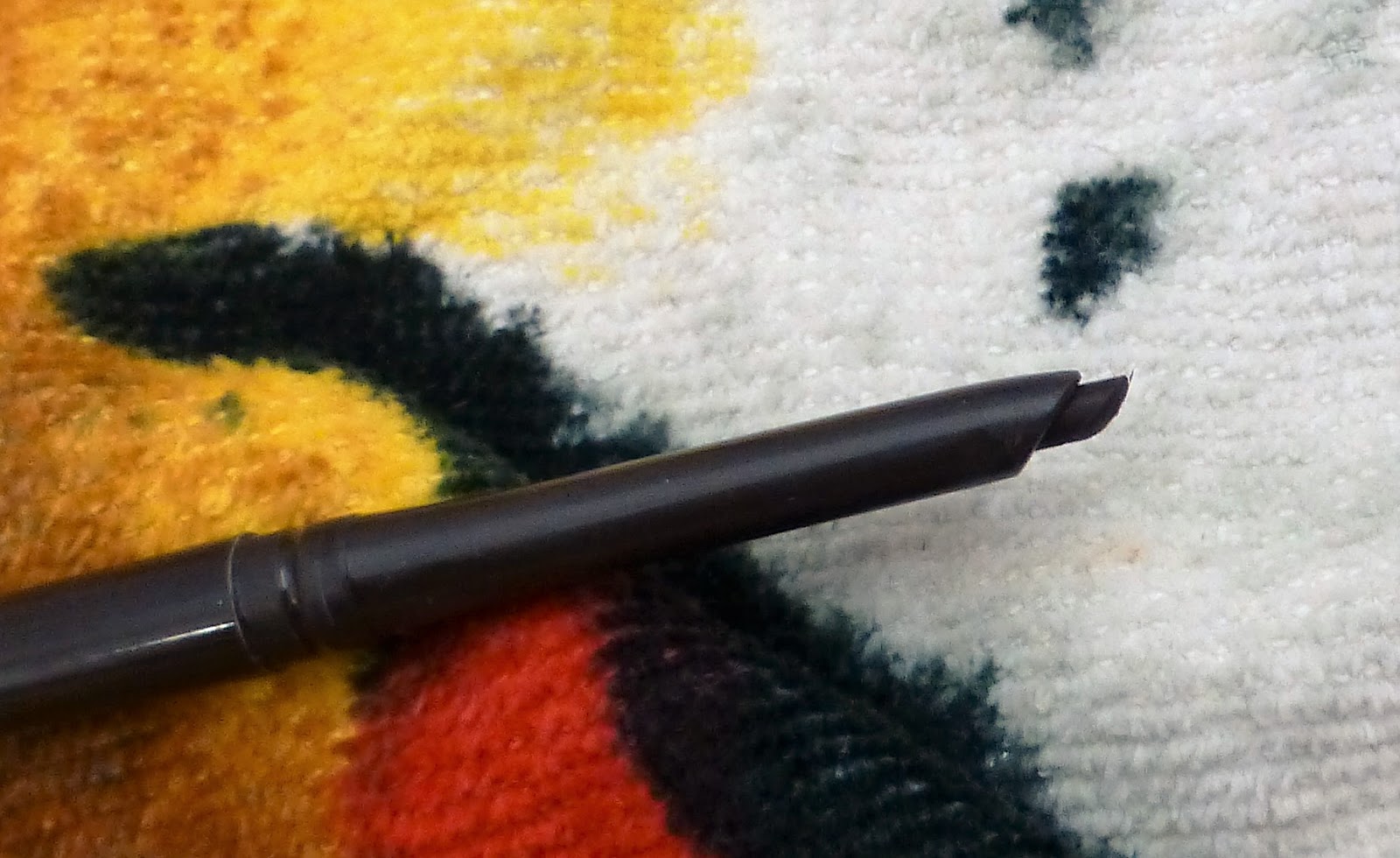 Models Prefer Retractable Eyebrow Pencil