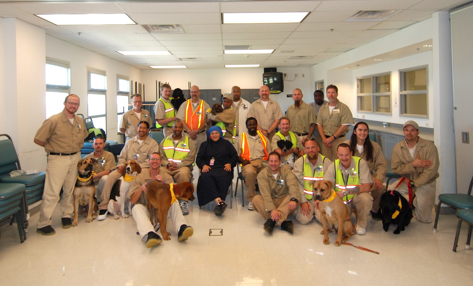 PRISON DOG PROGRAMS ~ BRIDGES and PATHWAYS of COURAGE: A FEW PRISON DOG ...