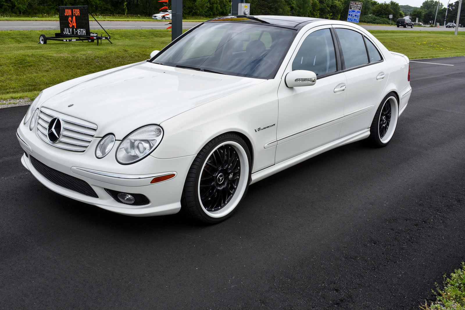 Mercedes-Benz W211 E55 AMG White on Black | BENZTUNING