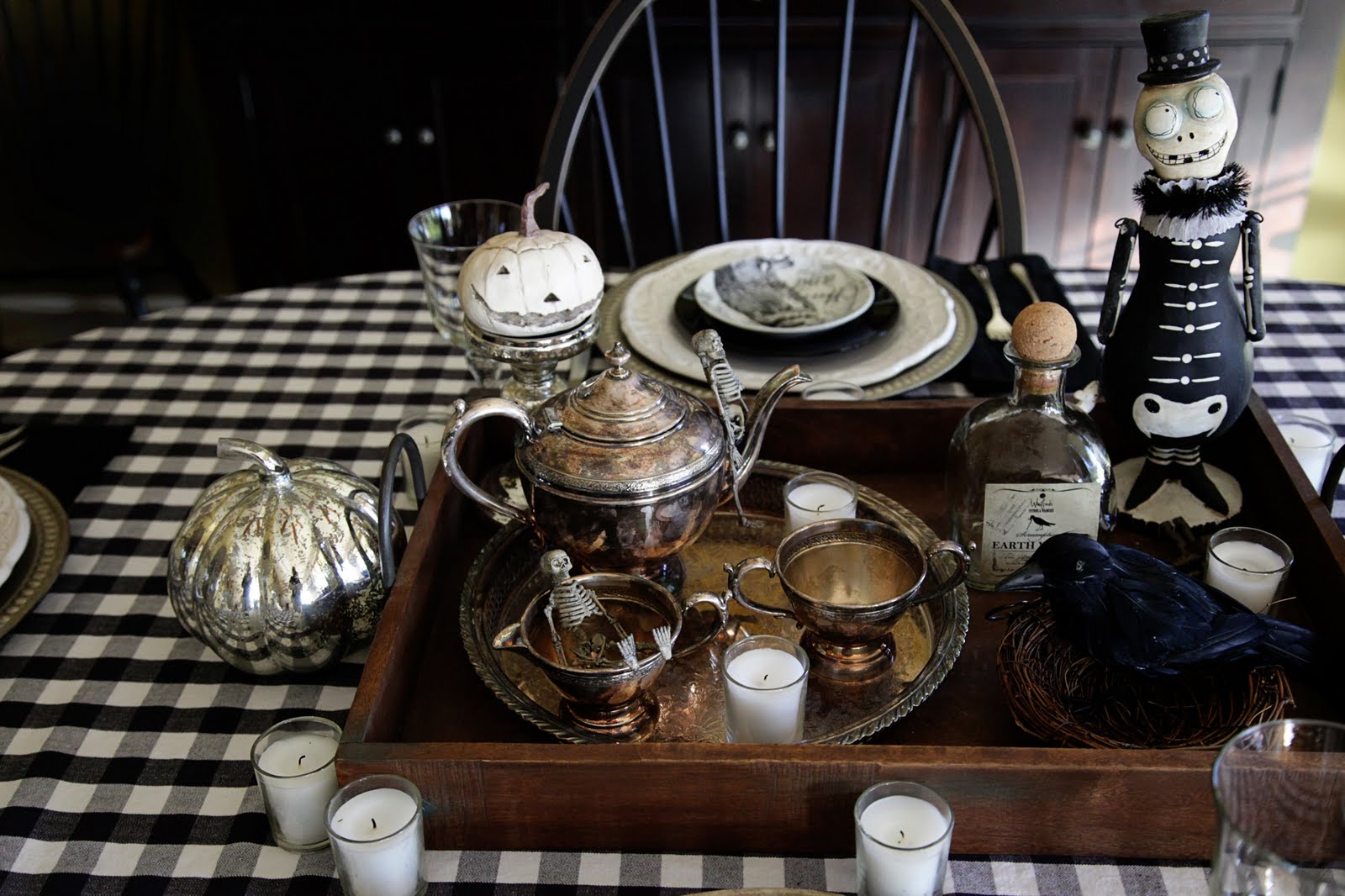 among the saguaros: a spooky table for Halloween...