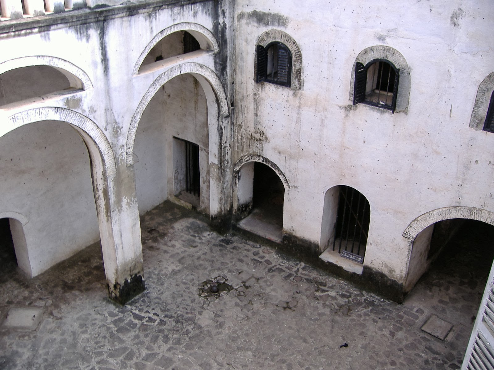 No Destinations: SLAVE FACTORY OF ELMINA CASTLE