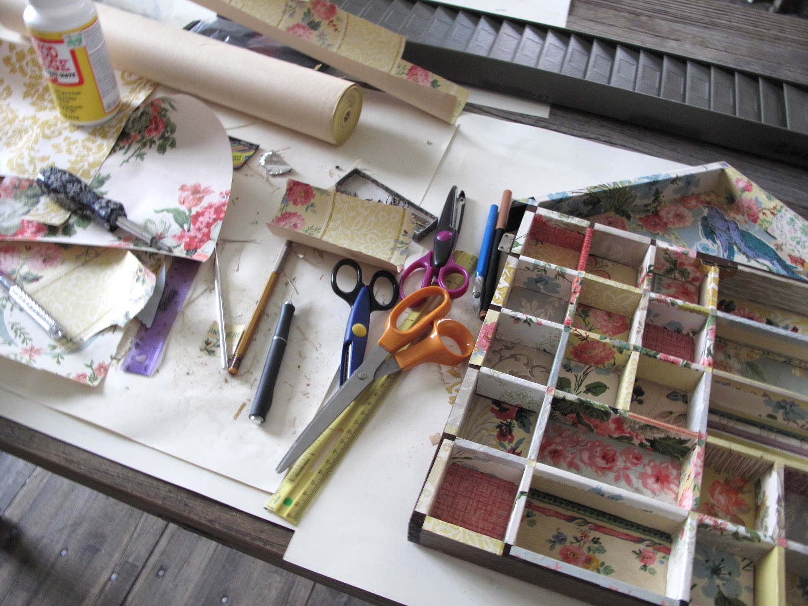 Beehive Art Salon: DIY with Vintage Wallpaper